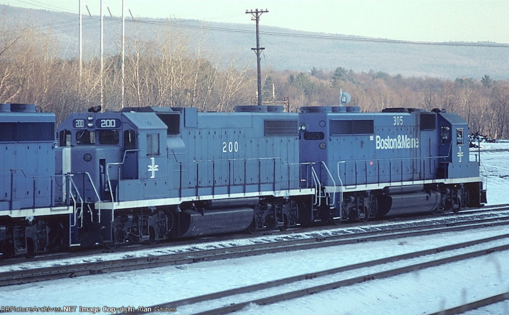 B&M GP38-2 200